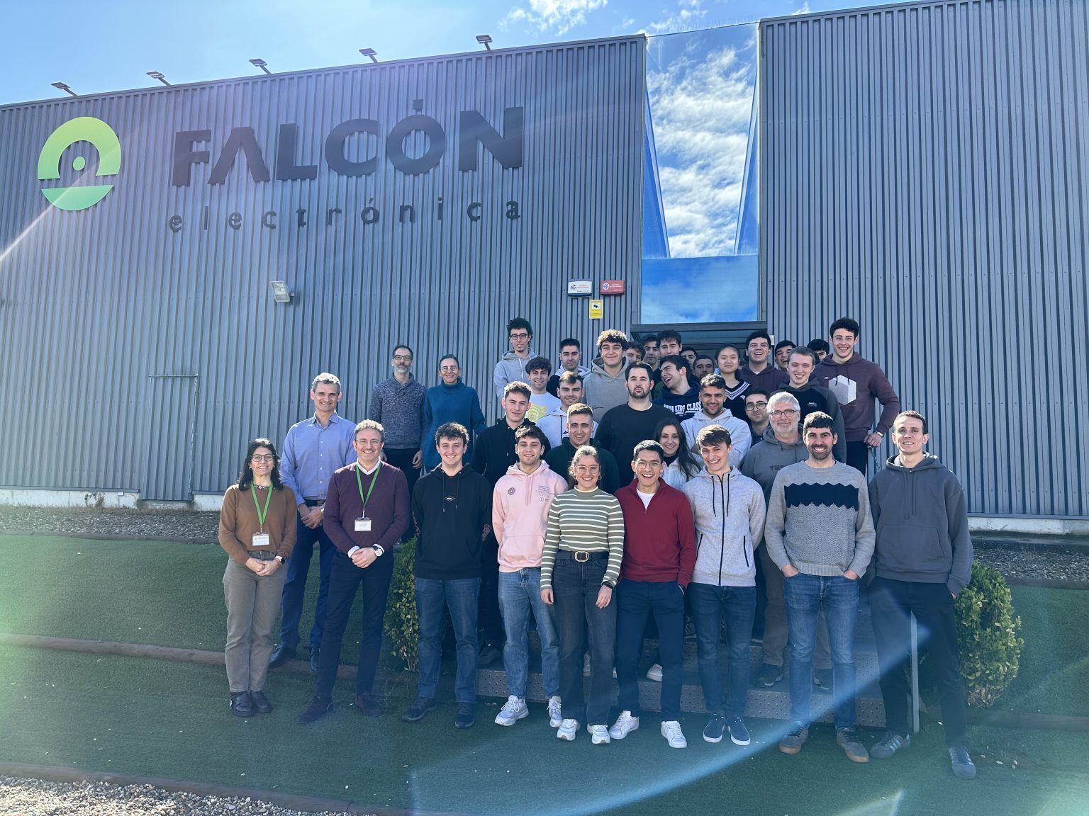 Visita alumnos del Grado de Ingeniería Electrónica de la UPNA – FALCON ELECTRONICA