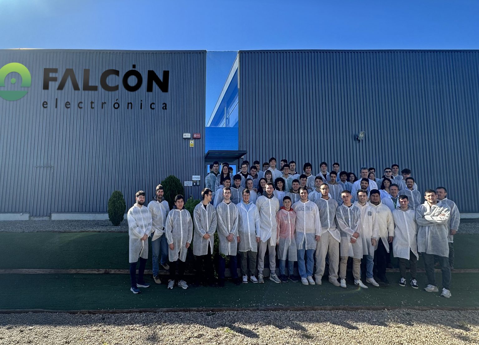 50 Estudiantes de la UPNA visitan nuestras instalaciones – FALCON ...